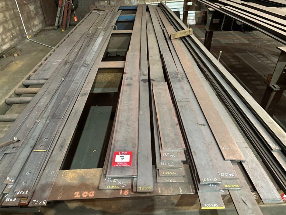 Large quantity of assorted size and thickness steel flat bars (only ...