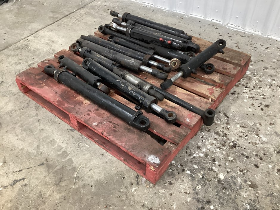 Quantity of Hydraulic Ram Cylinders Auction (0008-3034251) | Grays ...