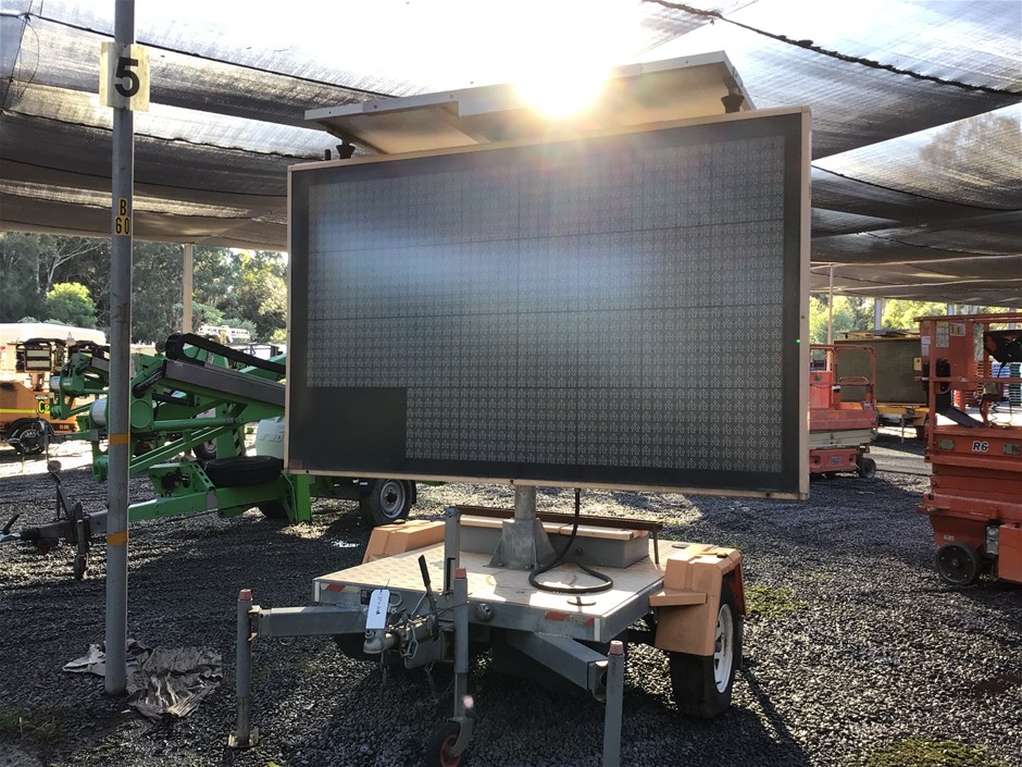 2017 Data Signs C5 Single Variable Message Sign Trailer Auction (0065 ...