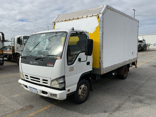 2006 Isuzu NPC5SF 4 x 2 Pantech Truck Auction (0001-9061829) | Grays ...