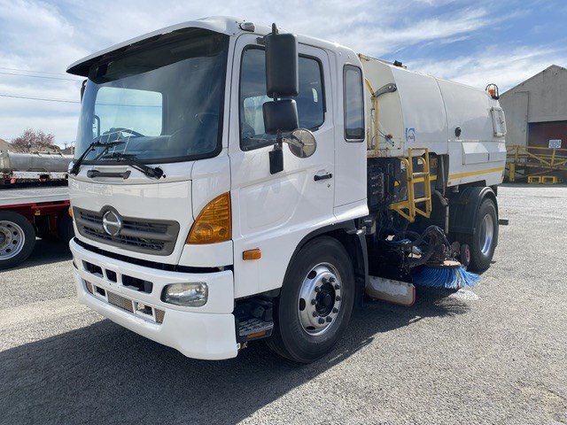 2012 Hino FG8JFG1J Dual Steer 4 x 2 Sweeper Truck Auction (0005-8020981 ...