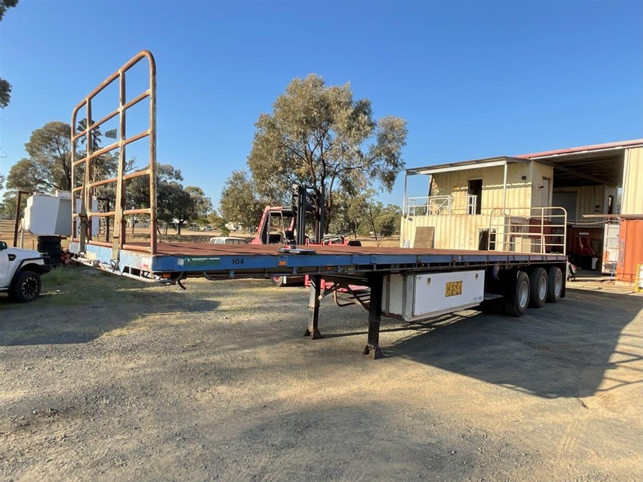 1992 Haulmark Triaxle Flat Top Trailer Auction (0255-7060948) | Grays ...