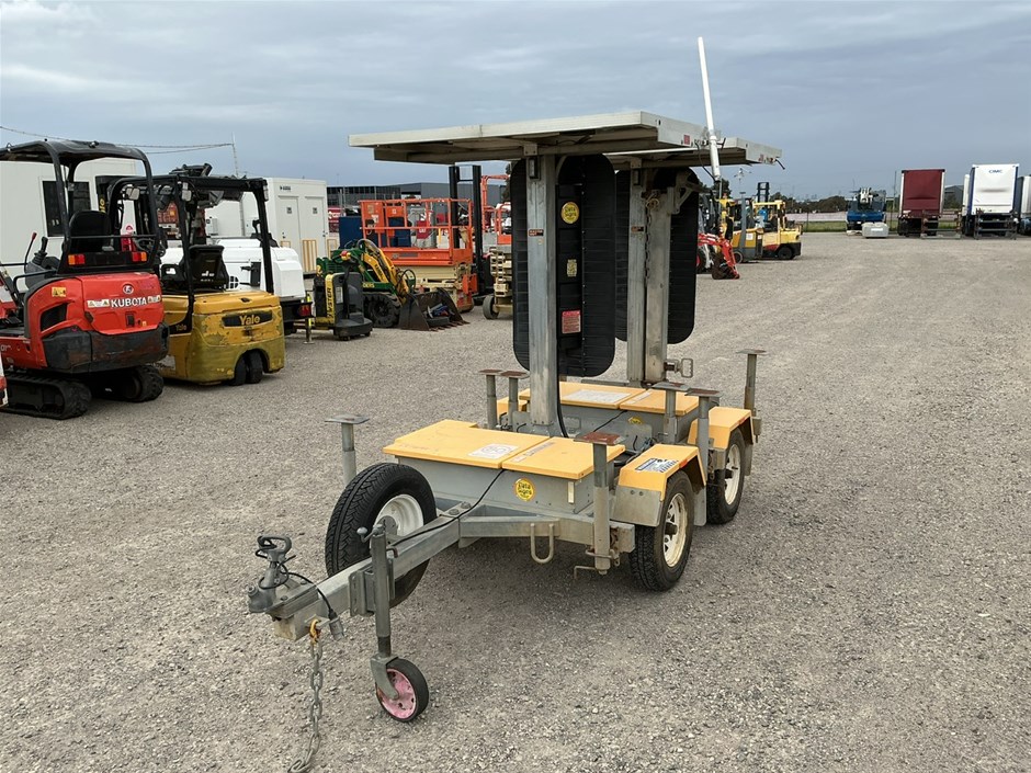 2013 Data Sign Traffic Lights Set Auction (0037-3035170) | Grays Australia