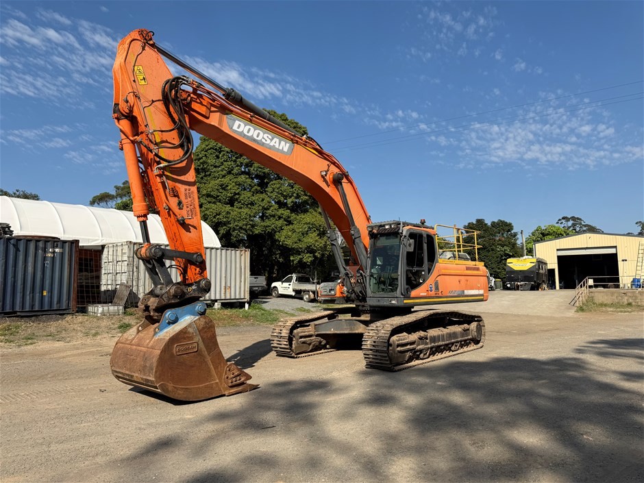 Bobcat E85 Hydraulic & Doosan DX420LC Hydraulic Excavator