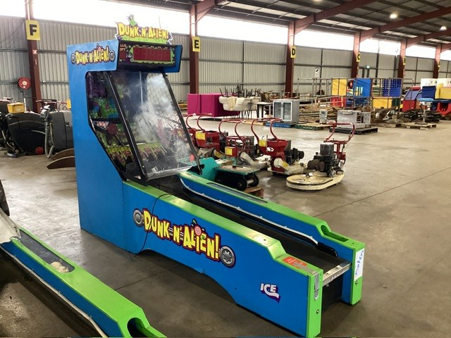 Innovate Concepts In Entertainment, Dunk N Alien-Alley Roller Arcade ...