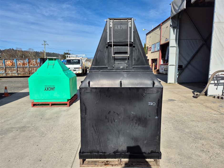 ATS1600/8 JACKY Silo Side Discharge Hopper Only - Black Auction (0002 ...