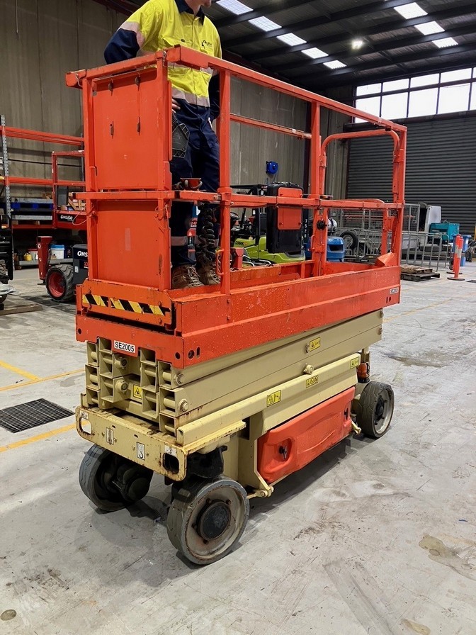2016 JLG 2032ES Scissor Lift - 20ft (6.1m) - Electric - Narrow Auction ...